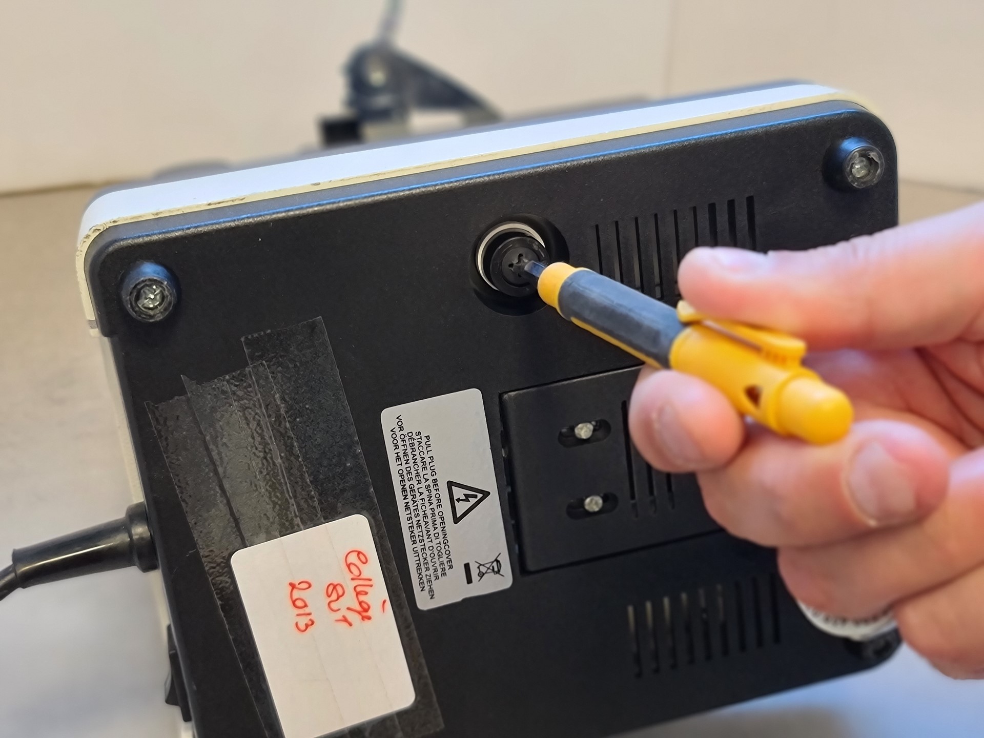 Changement du fusible d’un microscope – SVT Labs