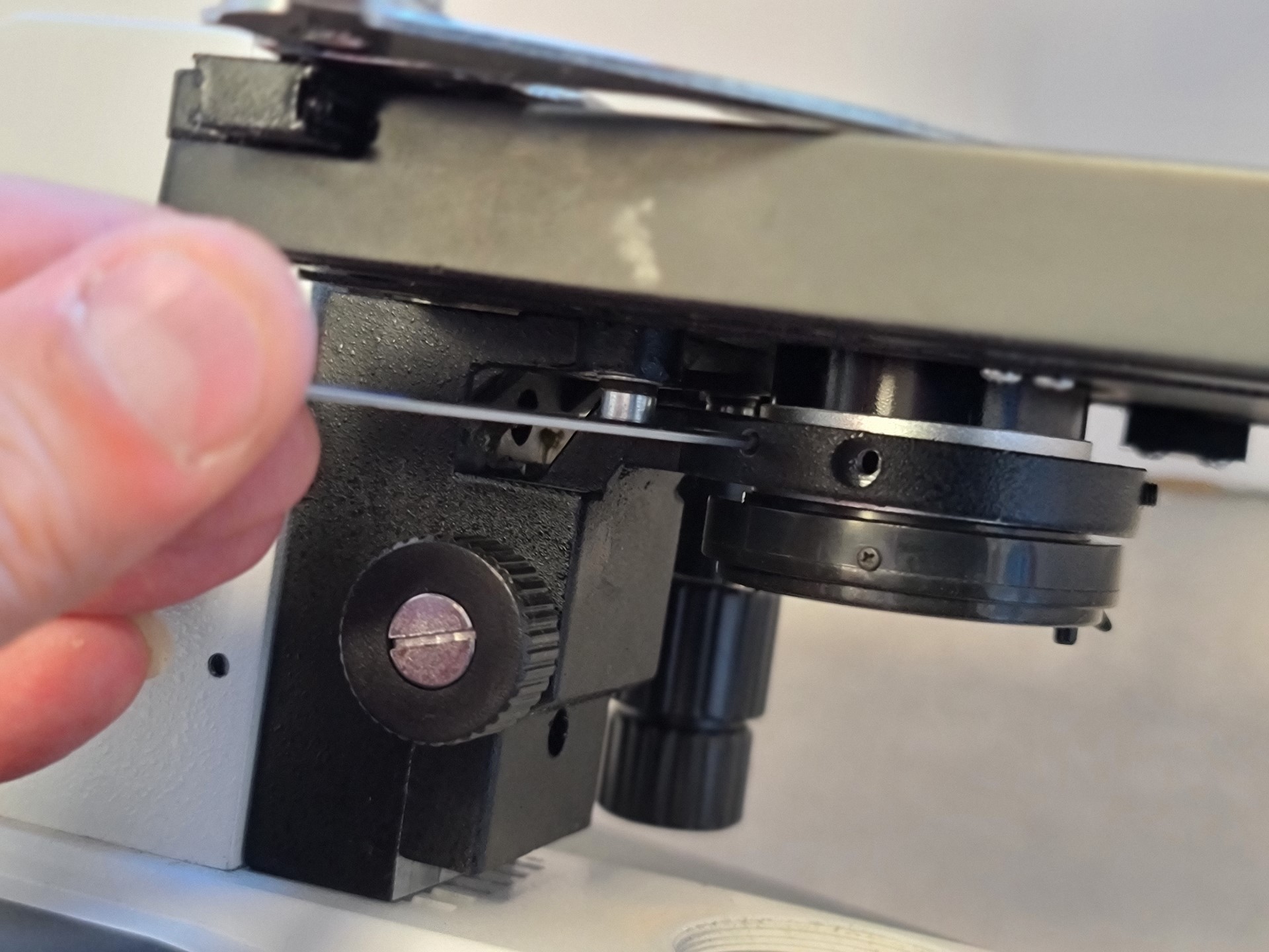 Nettoyage du bloc optique du microscope – SVT Labs