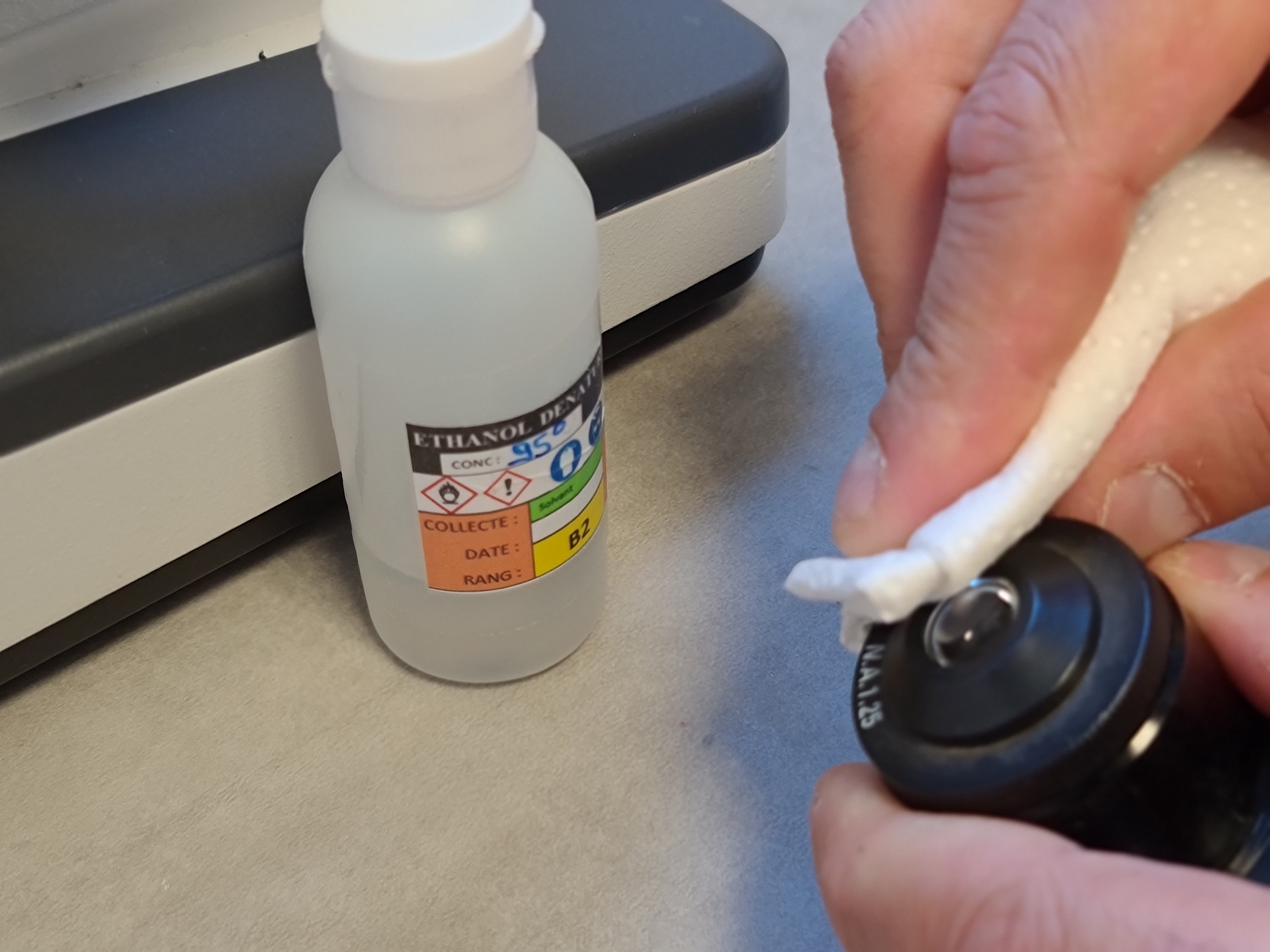 Nettoyage du bloc optique du microscope – SVT Labs